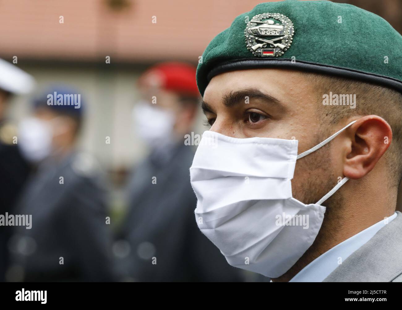 Berlin, DEU, 10/15/2020 - Soldiers of the German Armed Forces wear ...