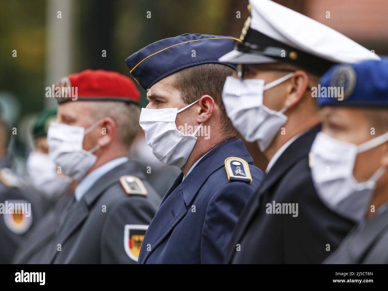 German army soldiers in barracks hi-res stock photography and images ...