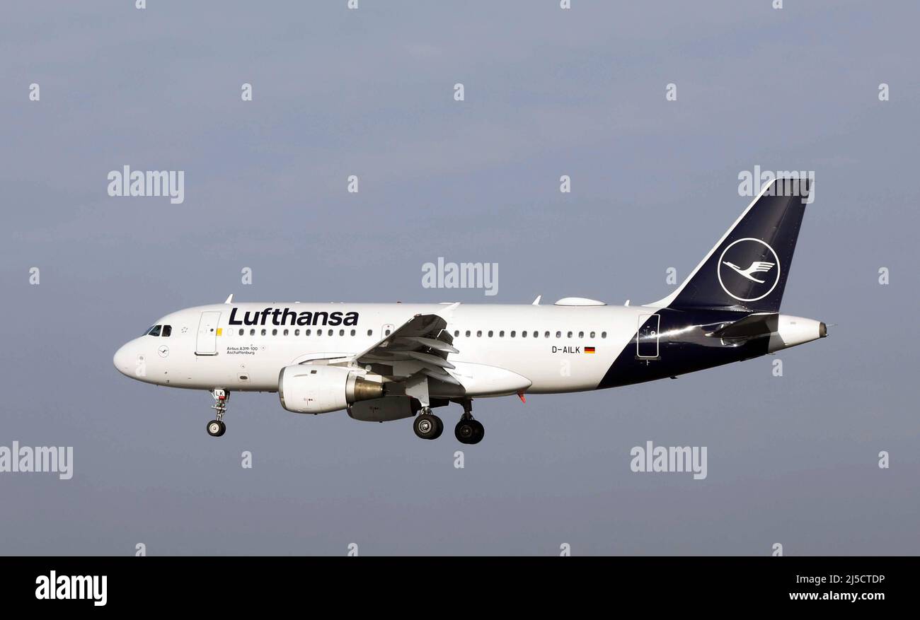 Flight load figures hi-res stock photography and images - Alamy