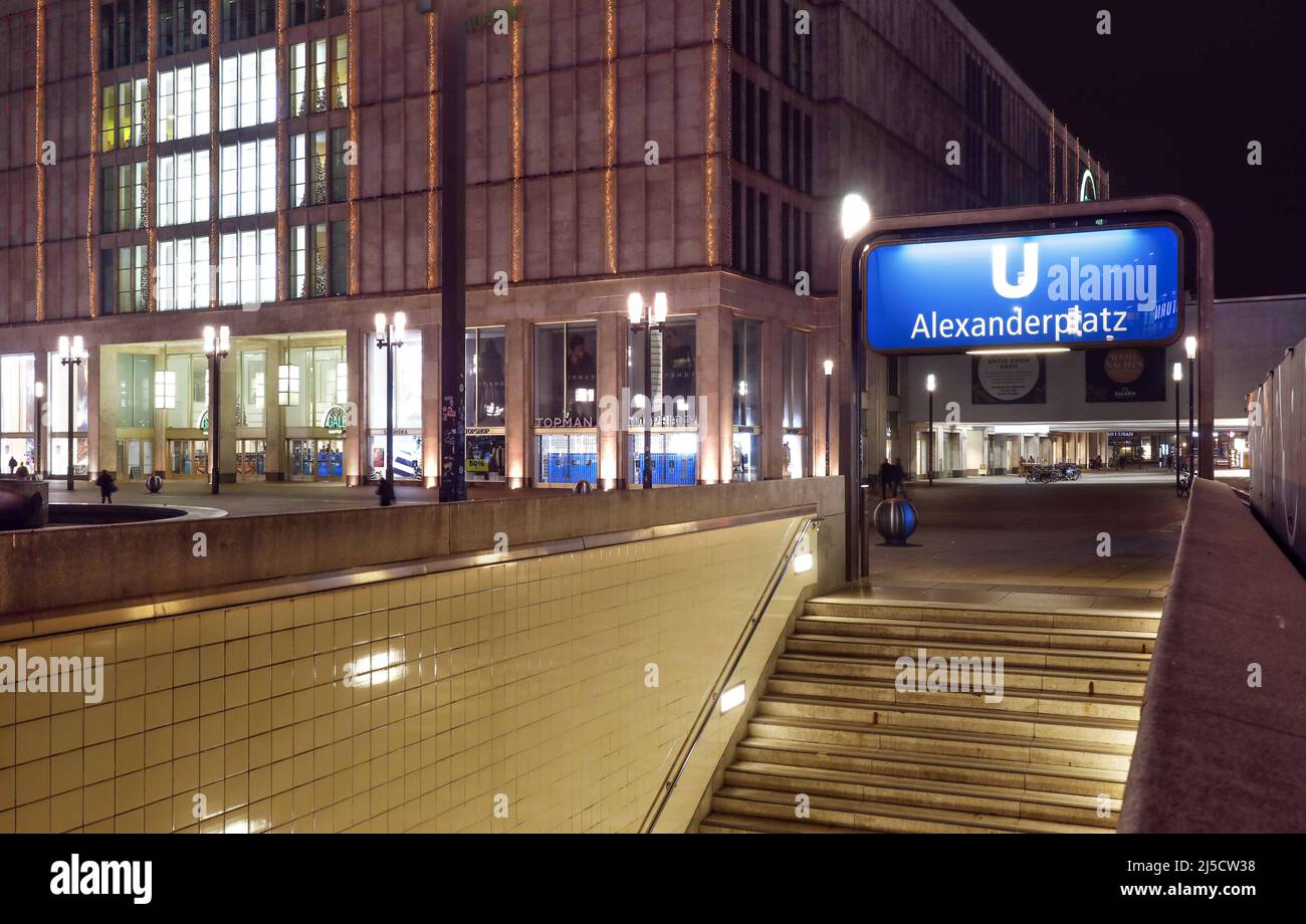 Berlin, DEU, 16.12.2020 - Lockdown, Germany shuts down. Empty ...