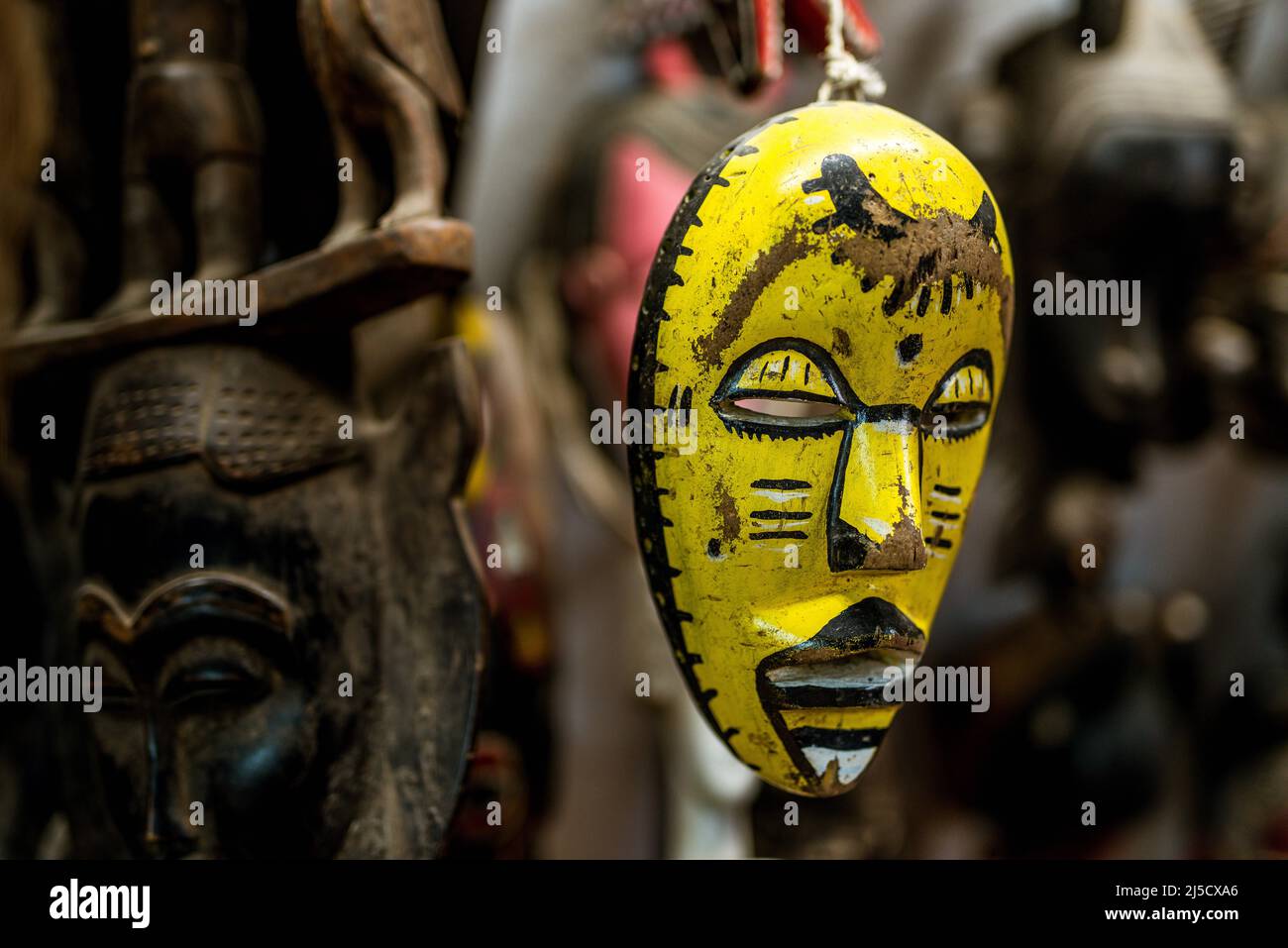African mask. [automated translation] Stock Photo - Alamy