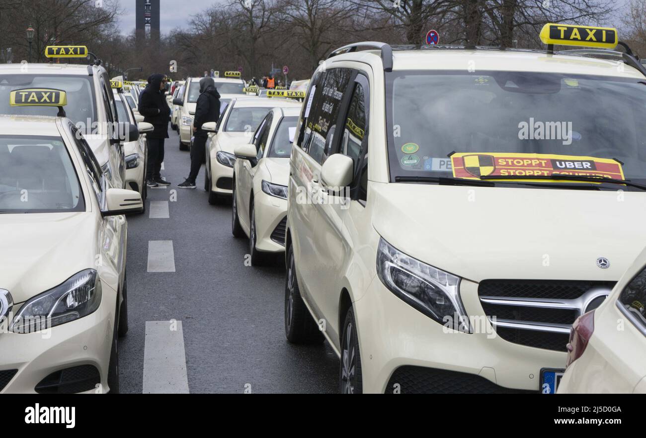 Berlin, DEU, 13.03.2021 - Motorcade and demonstration of Berlin cab ...