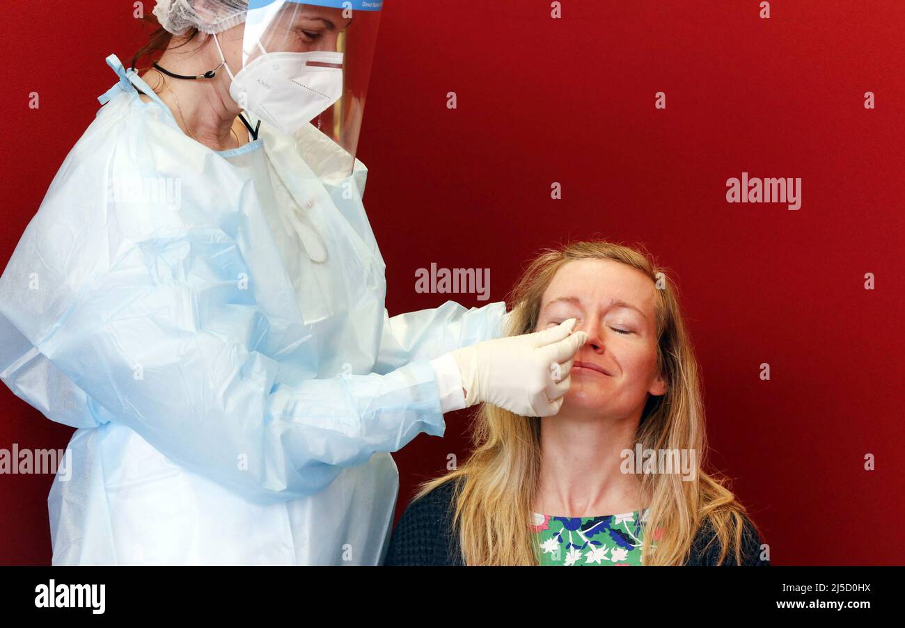 Eberswalde, DEU, 03/17/2021 - A woman is tested at a Corona rapid test ...