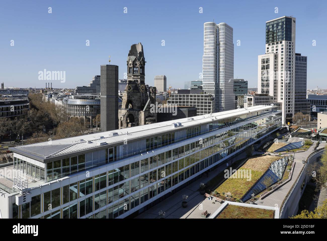 Berlin, 27.04.2021 - View of the Breitscheidplatz with the Bikini ...