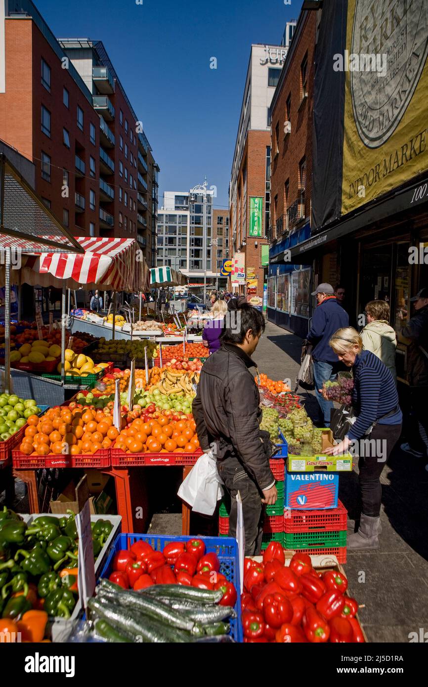 Moore Street Market in Dublin, Ireland Stock Photo - Alamy
