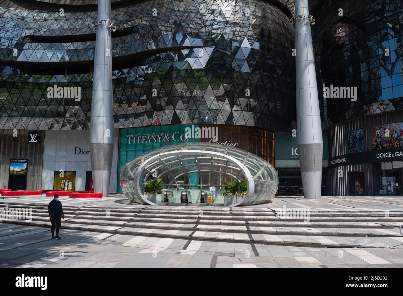 Ion orchard entrance to the mrt station hi-res stock photography and ...