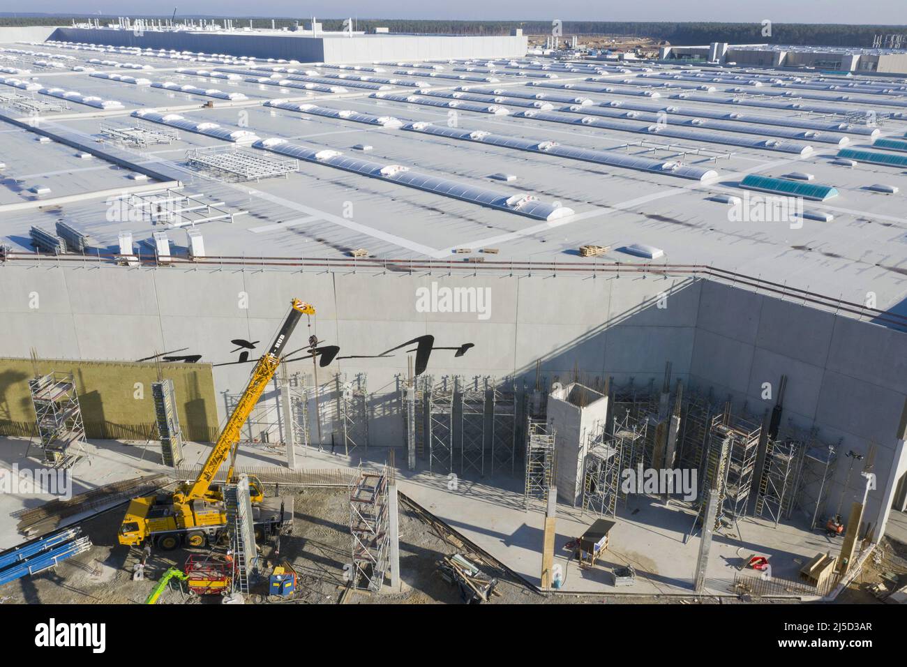 "Gruenheide, Oct. 30, 2021 - A ""Giga"" logo will be installed on a ...