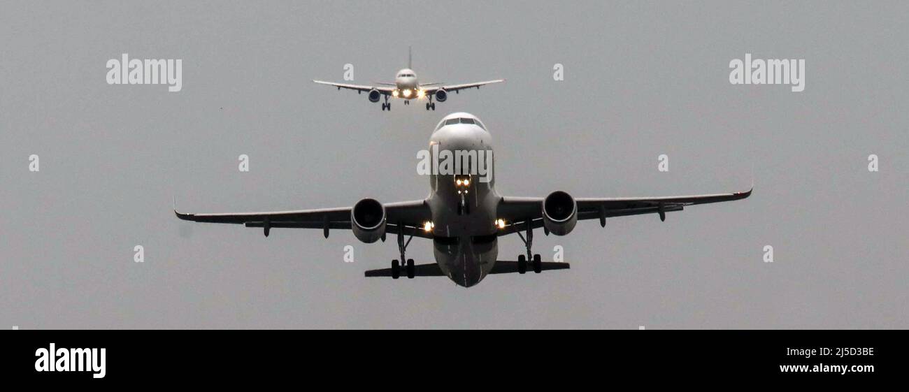Schoenefeld, 03.11.2021 - Aircraft taking off and landing at BER ...