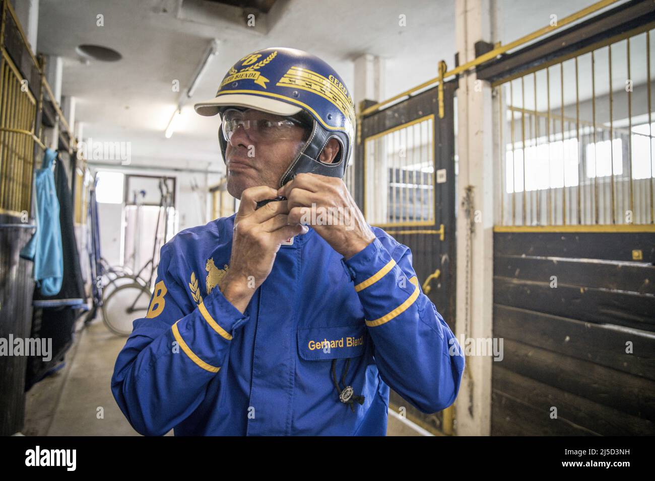 Trotting track Straubing, Gerhard Biendl prepares for a race. Trotting ...