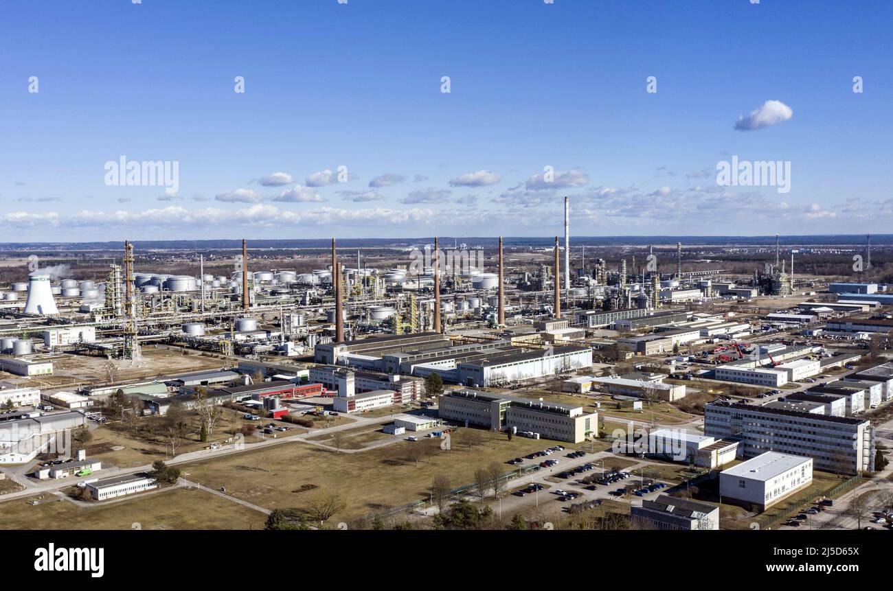 Pck oil refinery hi-res stock photography and images - Alamy