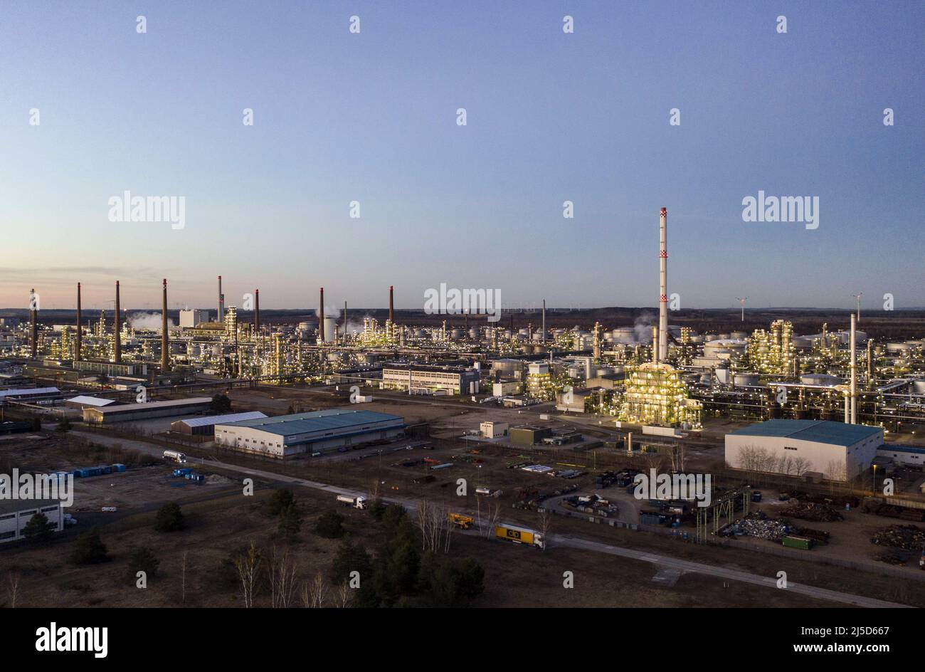 Pck oil refinery hi-res stock photography and images - Alamy