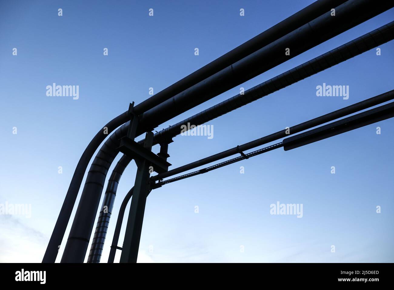 Gelsenkirchen, 10.04.2022 - Pipelines at the bp Ruhr Oel GmbH refinery ...