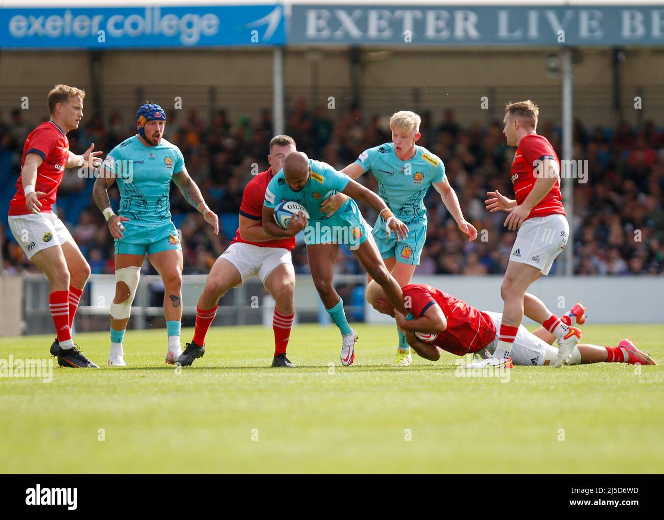 Exeter Chiefs versus Munster Stock Photo - Alamy
