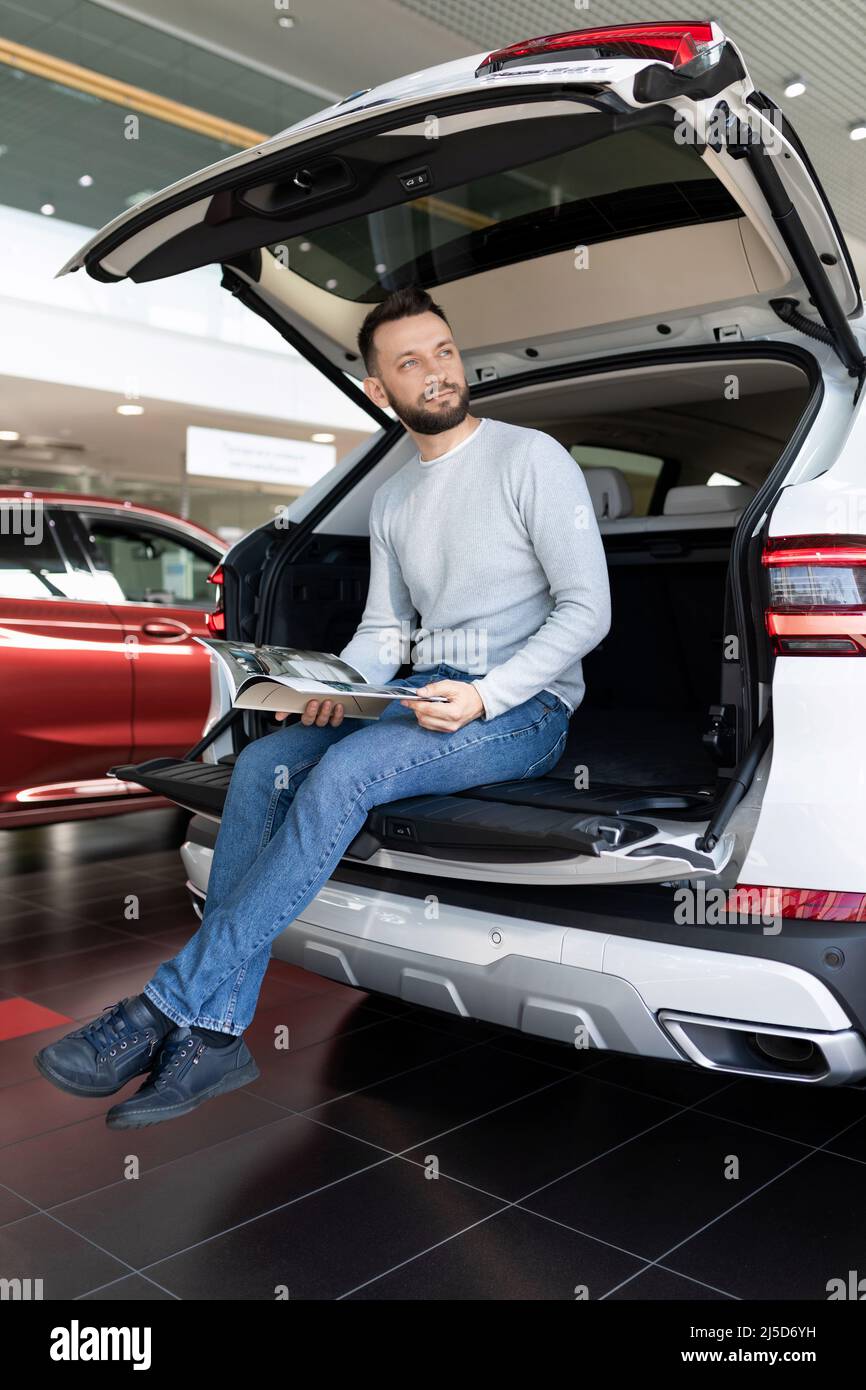 Woman selling car trunk hi-res stock photography and images - Alamy