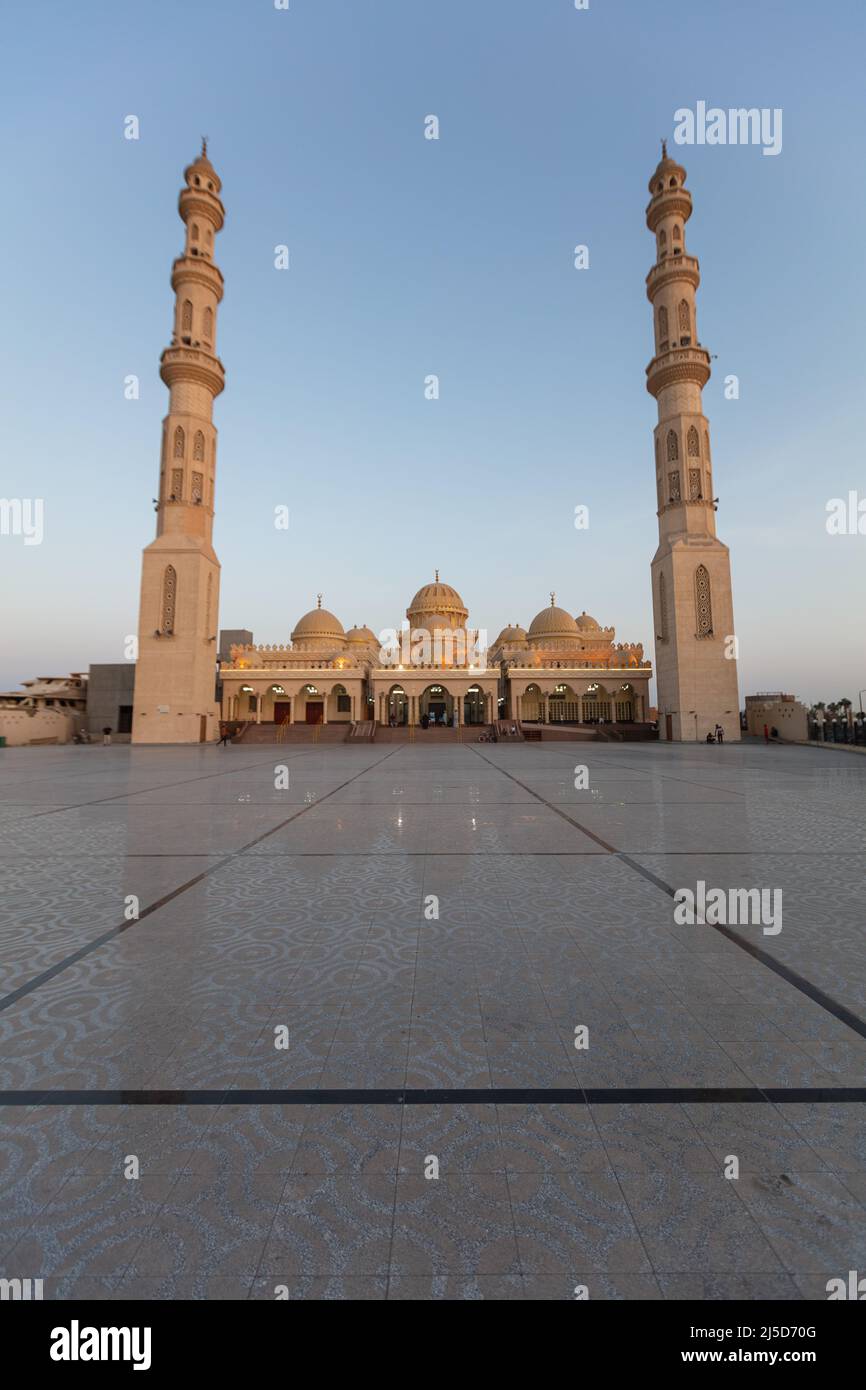 Hurghada, Egypt - October 4, 2019: Mosque El Mina Masjid in Hurghada ...