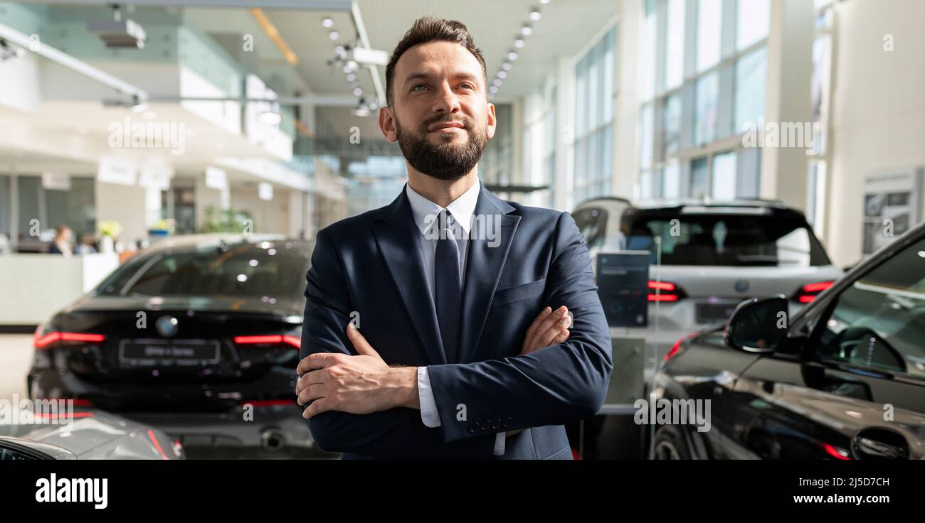 Man in suit chooses hi-res stock photography and images - Alamy