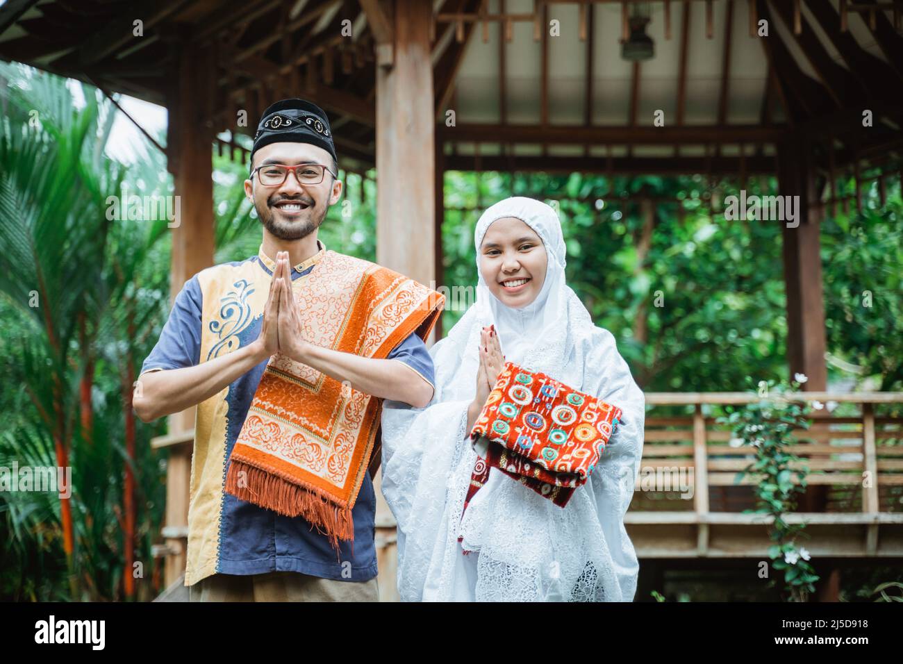 Malaysia male muslim clothing hi-res stock photography and images - Alamy