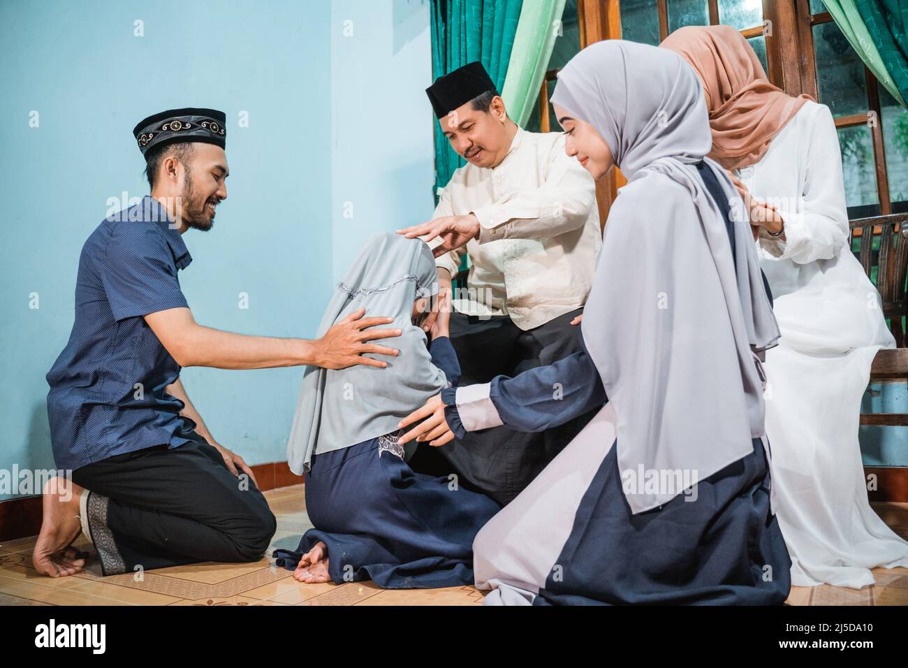 family forgiving each other and shake their hand on idul fitri Stock ...
