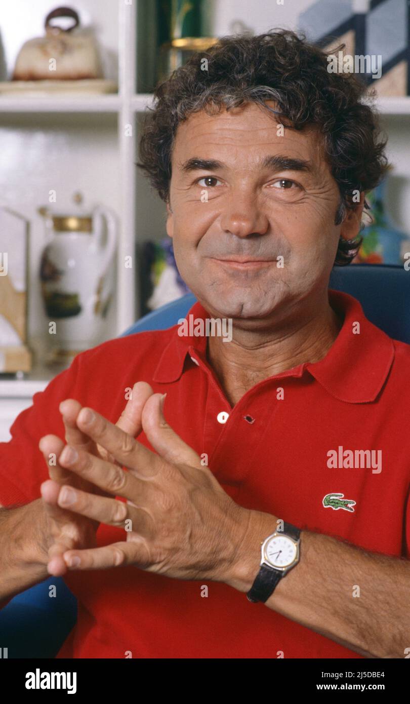 The French singer-songwriter Pierre Perret at home in Nangis in 1987 ...