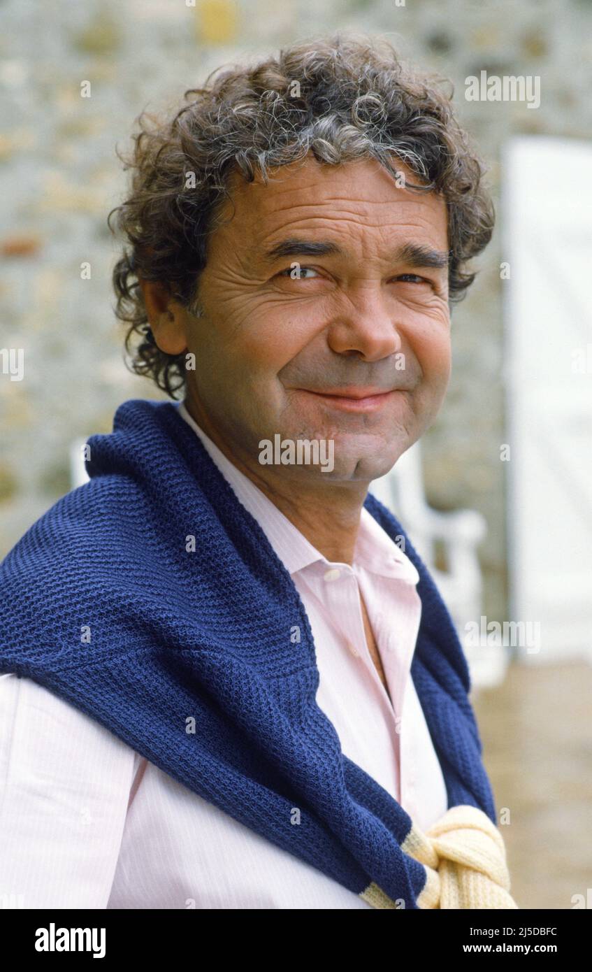 The French singer-songwriter Pierre Perret at home in Nangis in 1989 ...