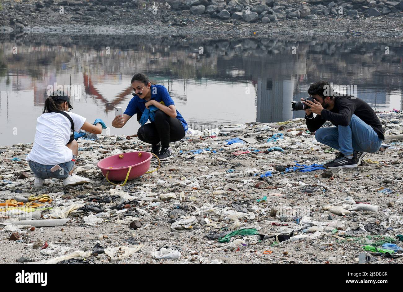 Mumbai, India. 22nd Apr, 2022. Volunteers take photos during a garbage ...