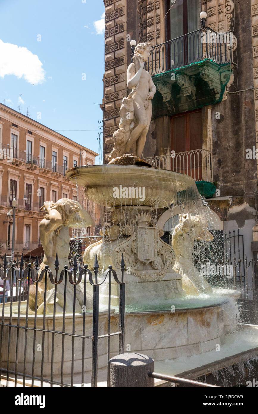 Fuente ornamental hi-res stock photography and images - Alamy