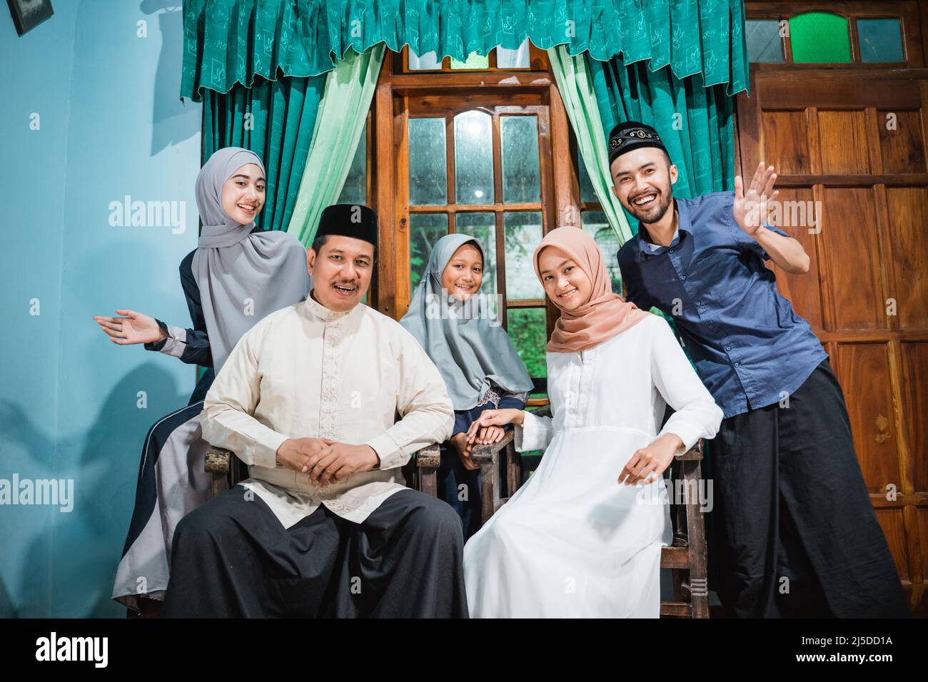 happy muslim family portrait looking at camera Stock Photo - Alamy