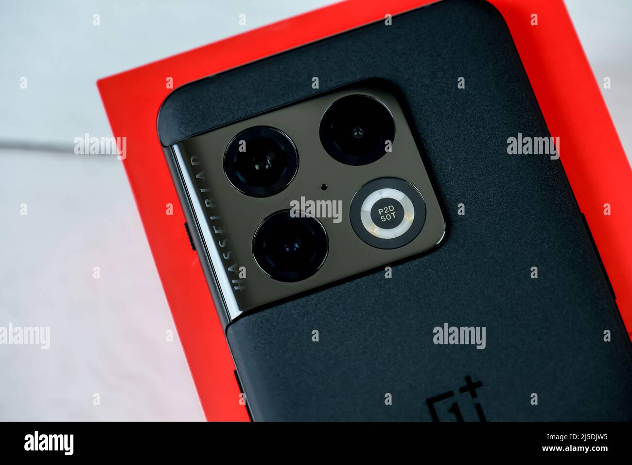 OnePlus 10 Pro in Volcanic Black color Stock Photo - Alamy
