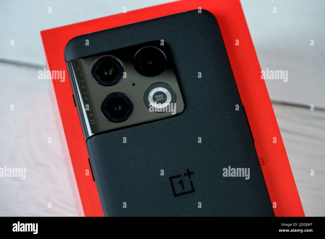 OnePlus 10 Pro in Volcanic Black color Stock Photo - Alamy
