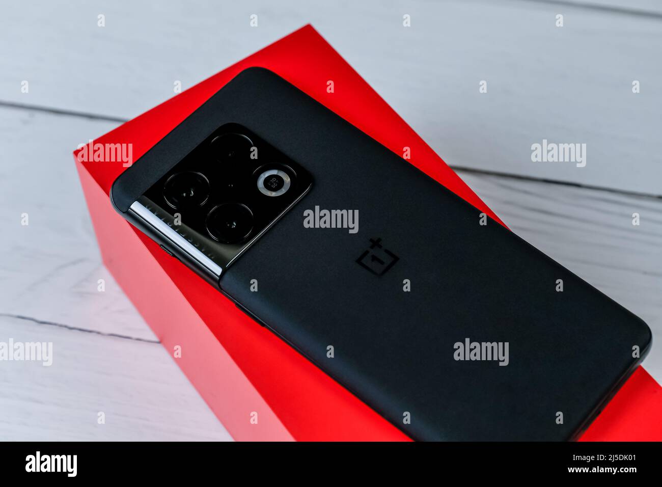 OnePlus 10 Pro in Volcanic Black color Stock Photo - Alamy