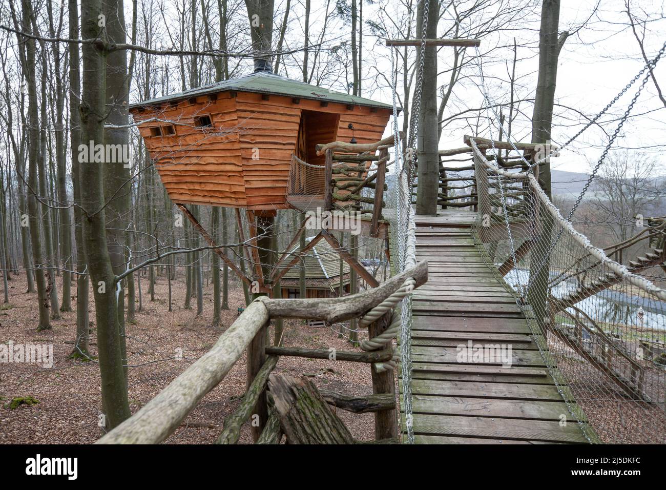 Treehouses hi-res stock photography and images - Alamy