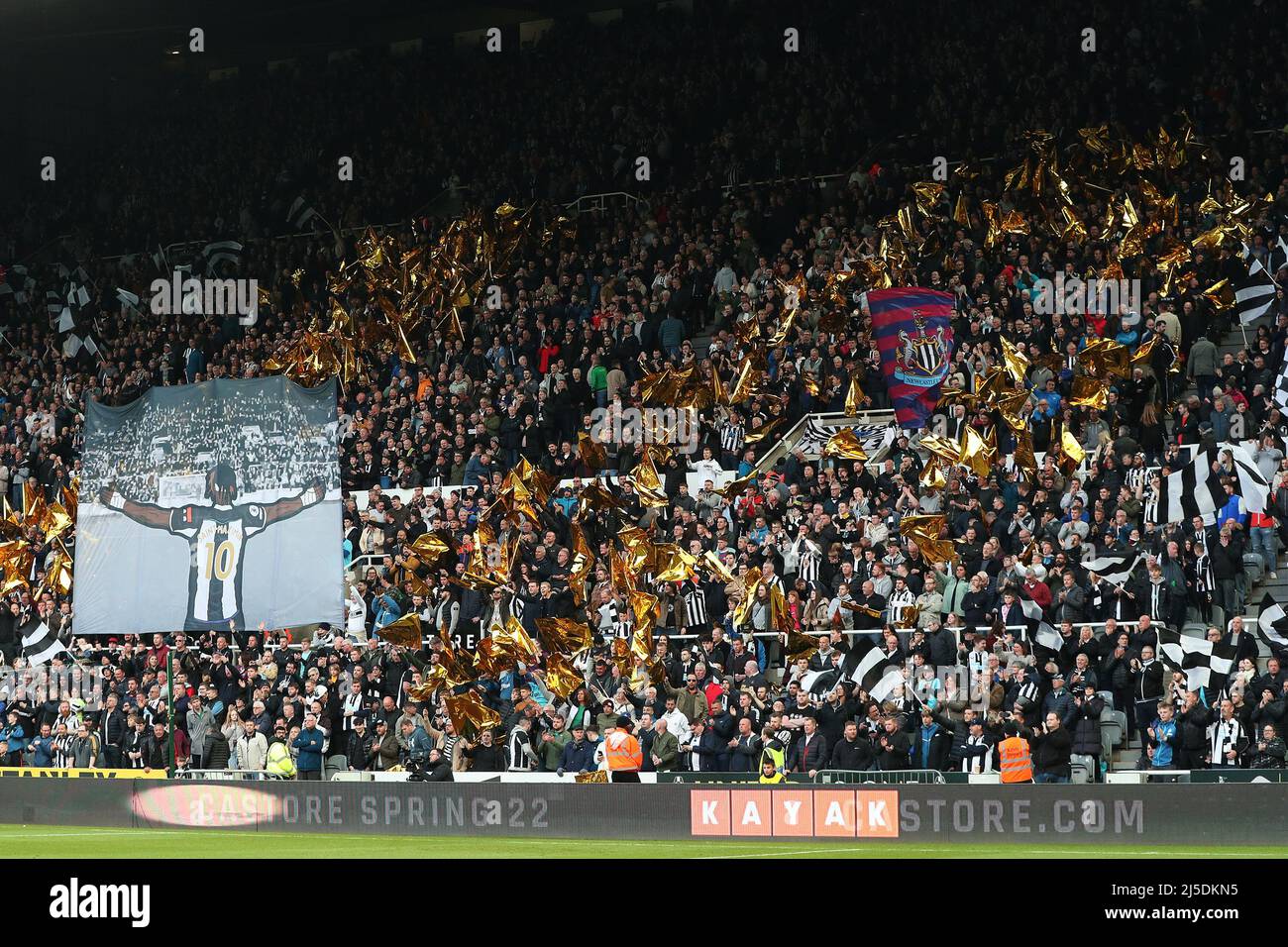 Newcastle united fans hi-res stock photography and images - Alamy