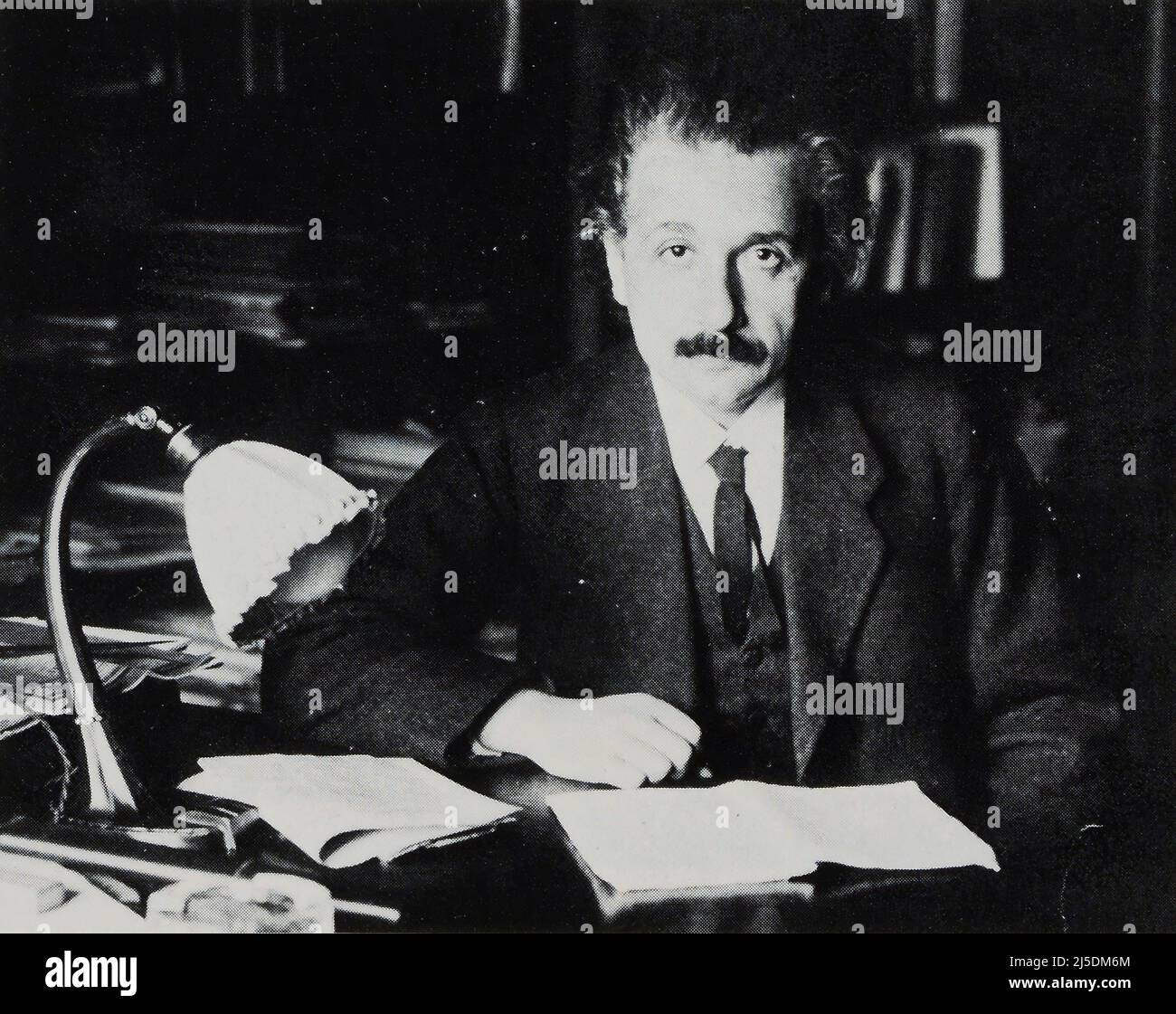 Eng translation : " The physicist Einstein " - Original in french ...