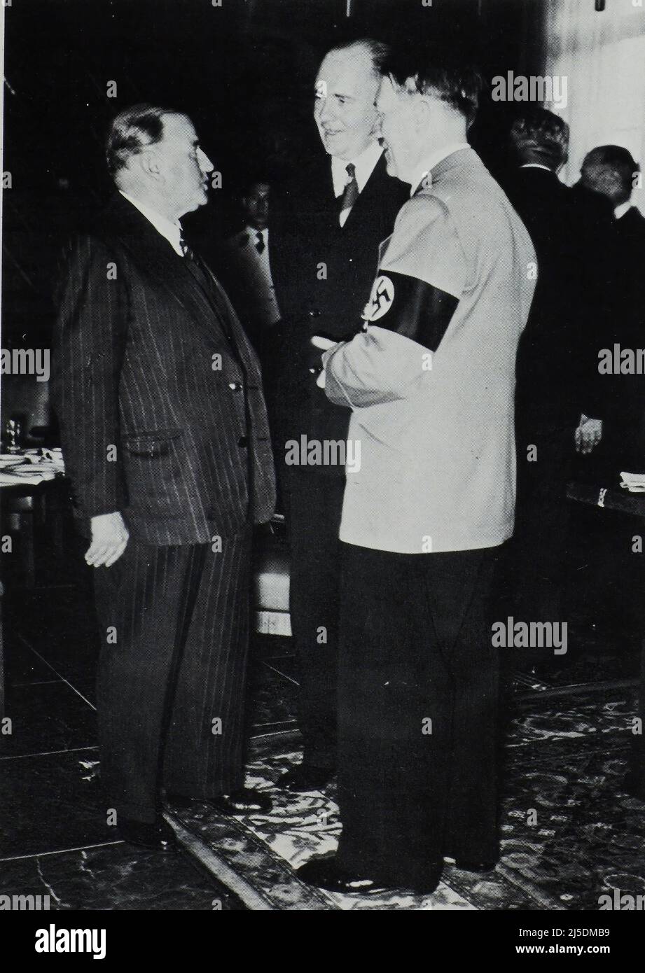 Eng translation : " Mr. Daladier and the Führer speak through the ...