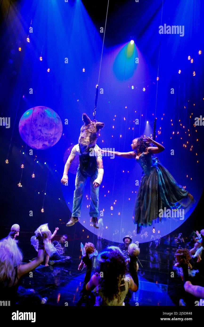 III/i: Joe Dixon (Bottom), Andrea Harris (Titania) in A MIDSUMMER NIGHT ...