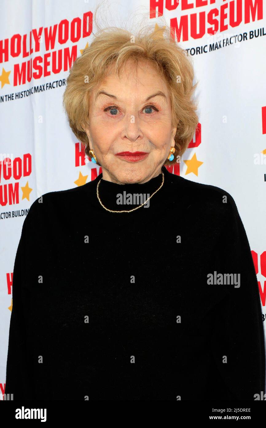 Los Angeles, CA. 21st Apr, 2022. Michael Learned in attendance for Kate Linder's 40th ...
