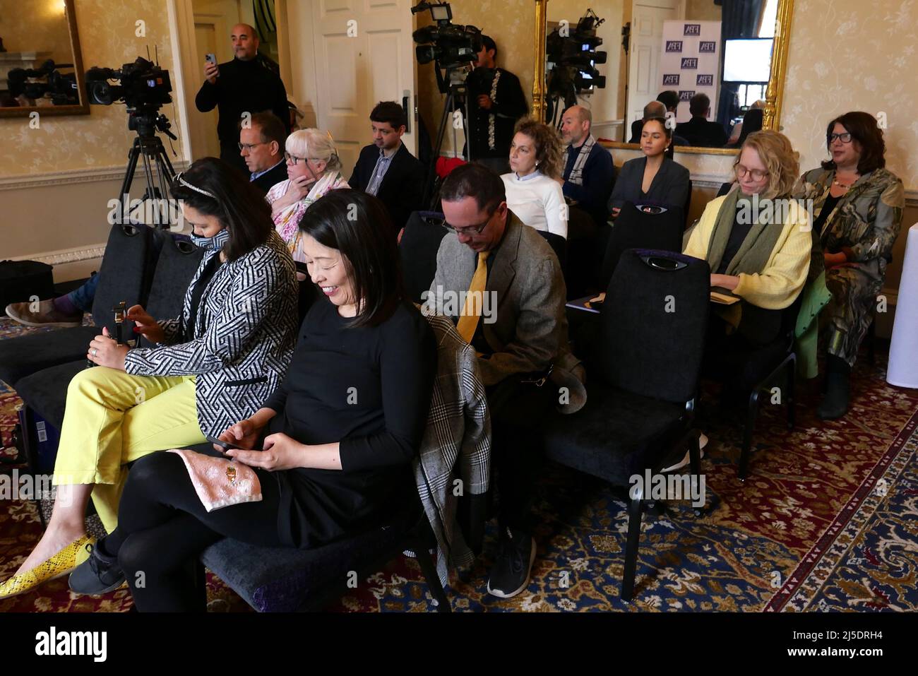 DUTY : A Love Letter to Queen Elizabeth 11 . New fine art hardback book ...