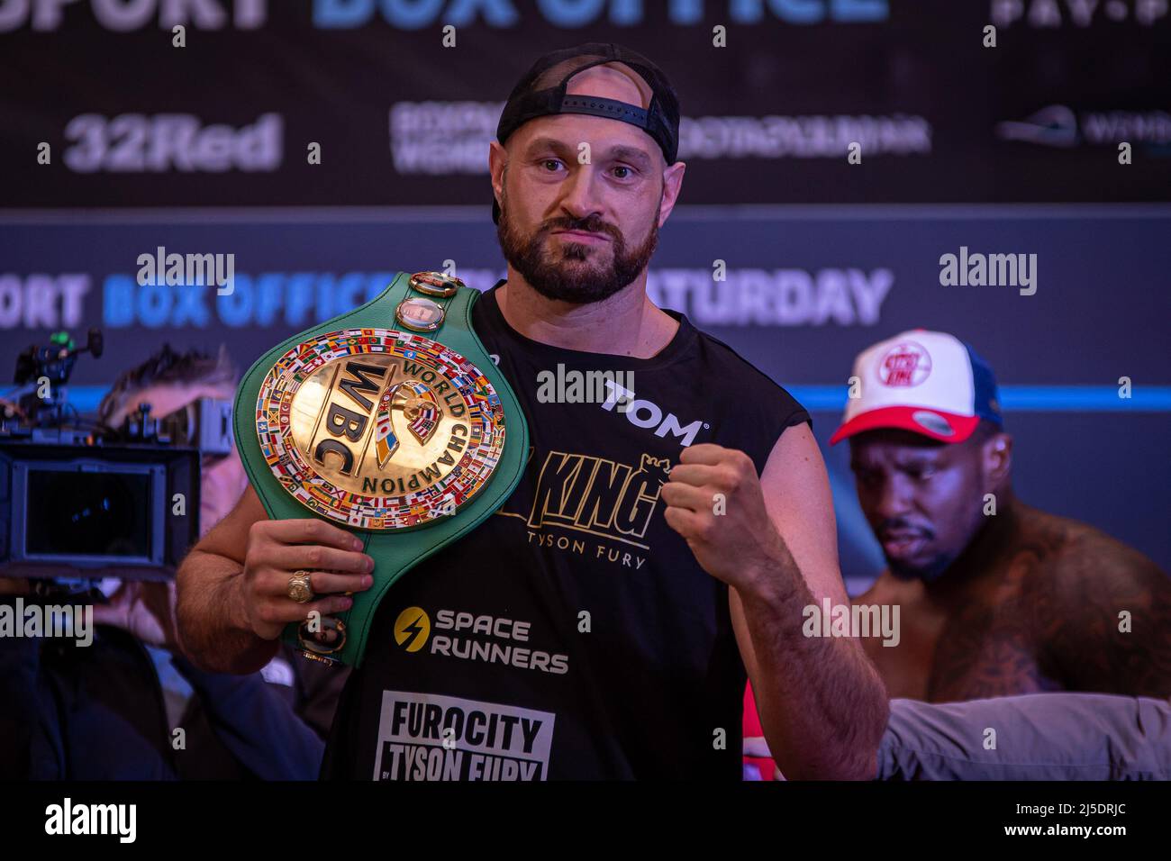 Heavyweight boxer weigh in hi-res stock photography and images - Alamy