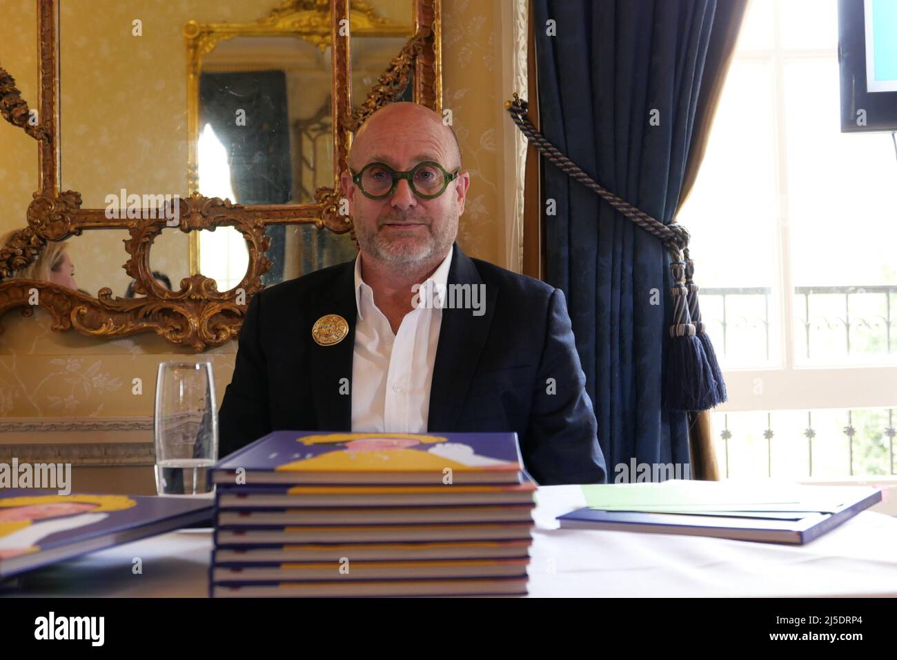 DUTY : A Love Letter to Queen Elizabeth 11 . New fine art hardback book ...