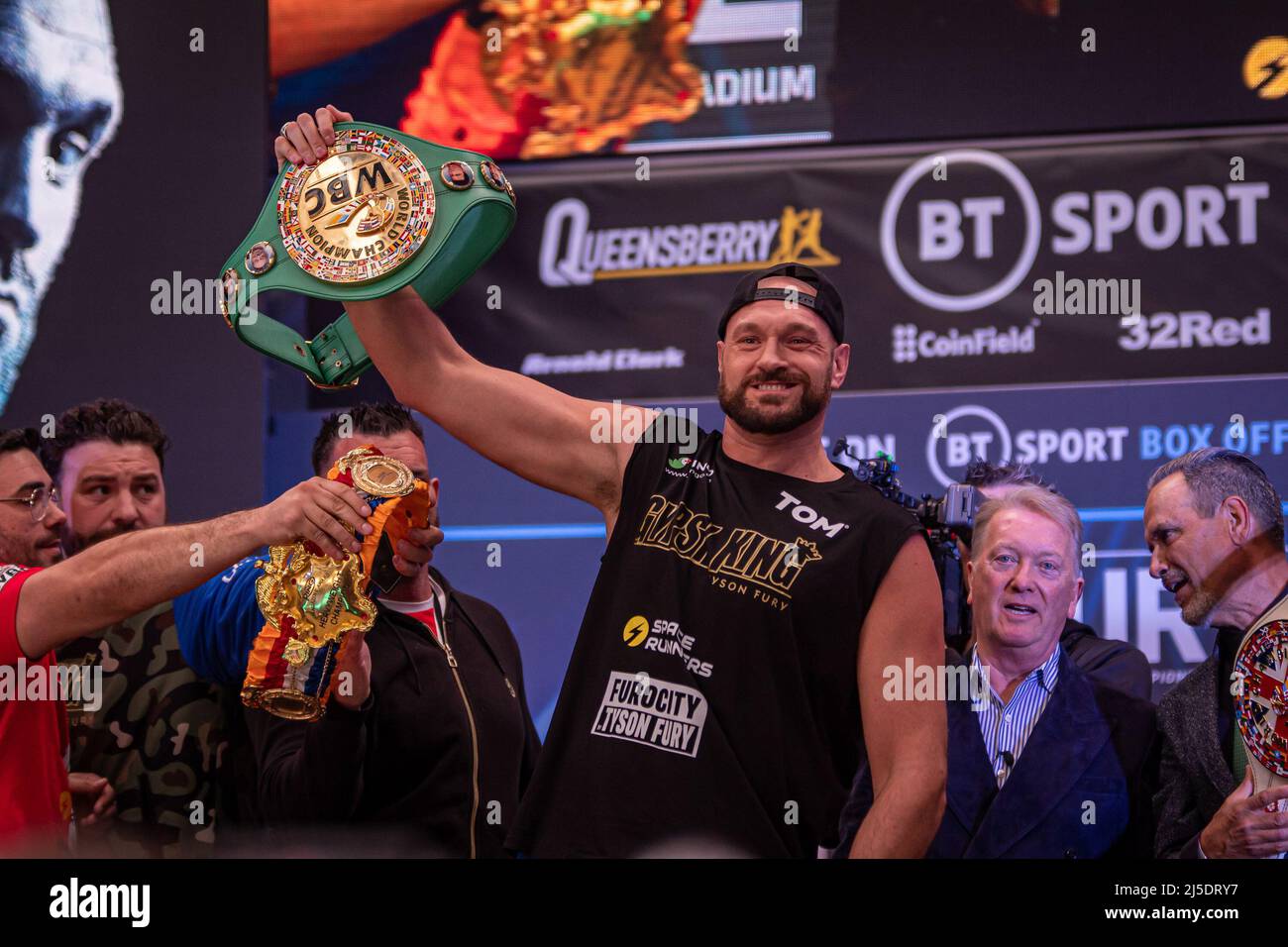 Heavyweight boxer weigh in hi-res stock photography and images - Alamy