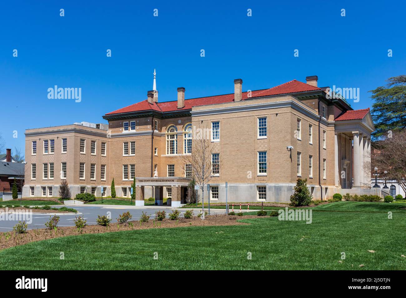 YORK, NC, USA-10 APRIL 2022: The 1914 York County Courthouse, Classical ...
