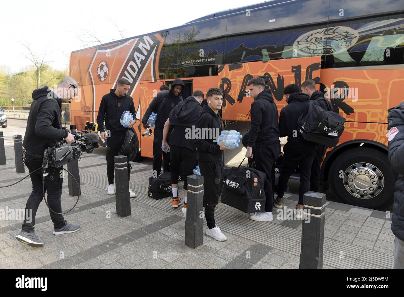 Netherlands. 22nd Apr, 2022. DEN BOSCH - Players of FC Volendam prior ...