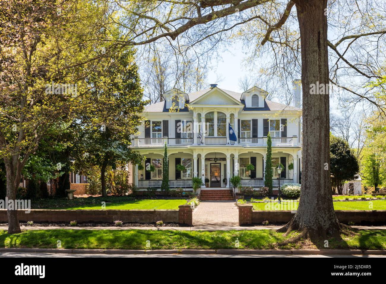 YORK, SC, USA-10 APRIL 2022: Elegant 2 story historic home, sunny ...