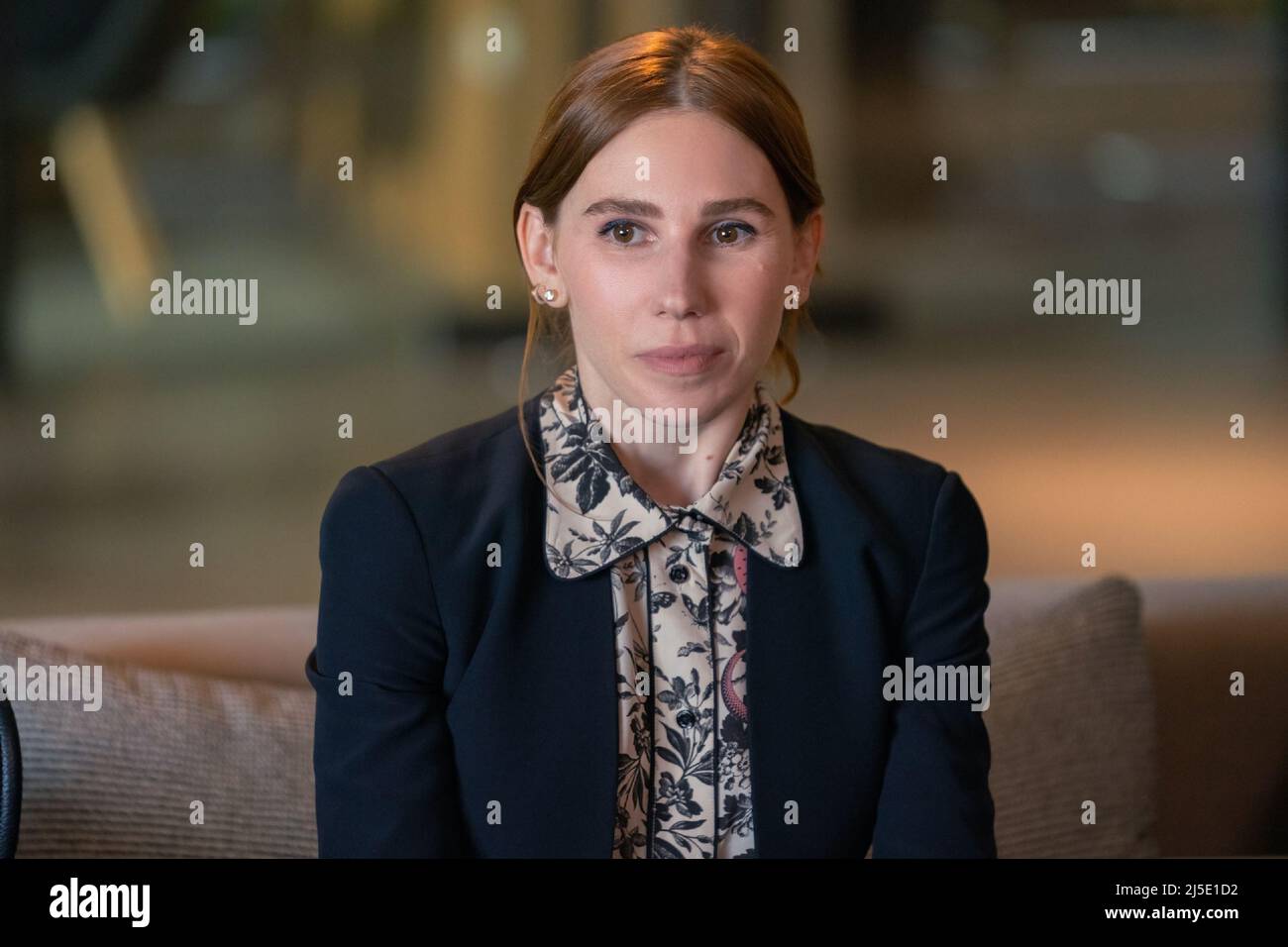 The flight attendant zosia mamet 2022 hi-res stock photography and images - Alamy