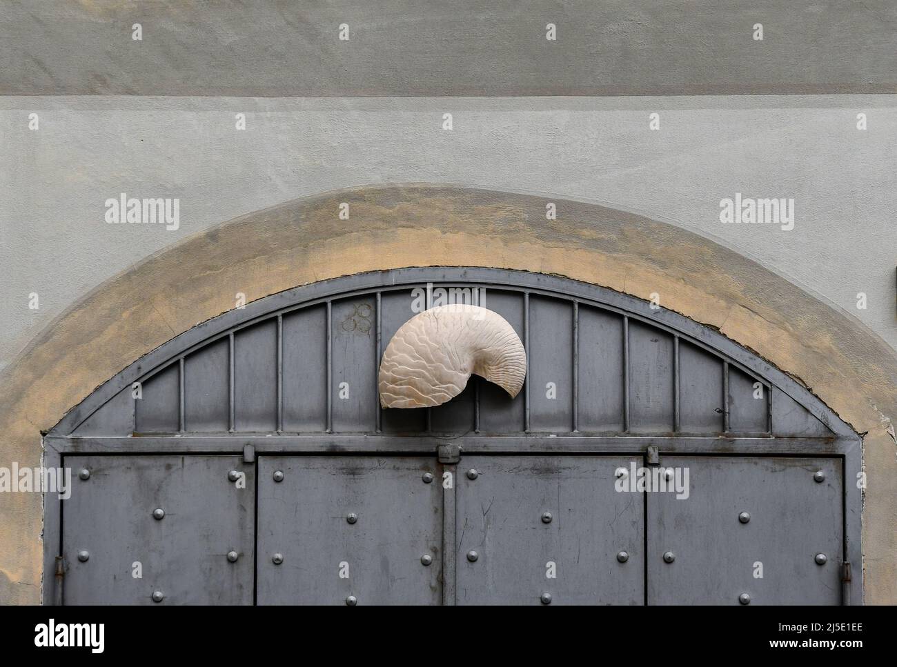 Shell structure building hi-res stock photography and images - Alamy