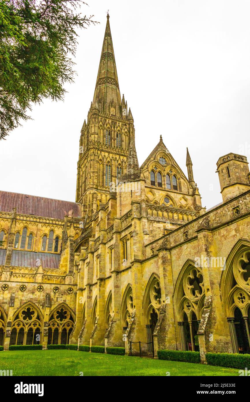 Facade and courtyard of Salisbury Cathedral-Britain's tallest spire and ...