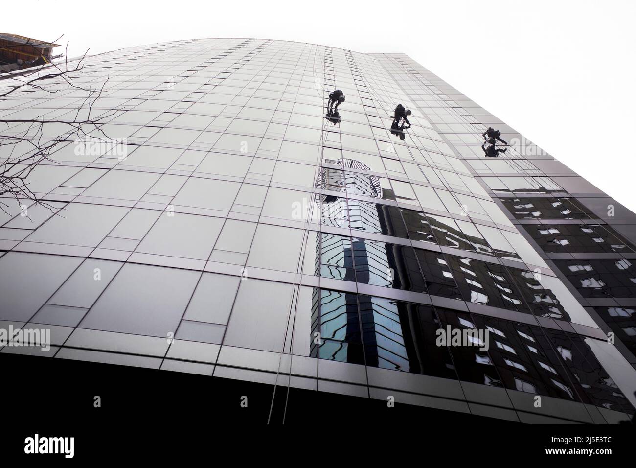 Cleaning skyscrapers hi-res stock photography and images - Alamy