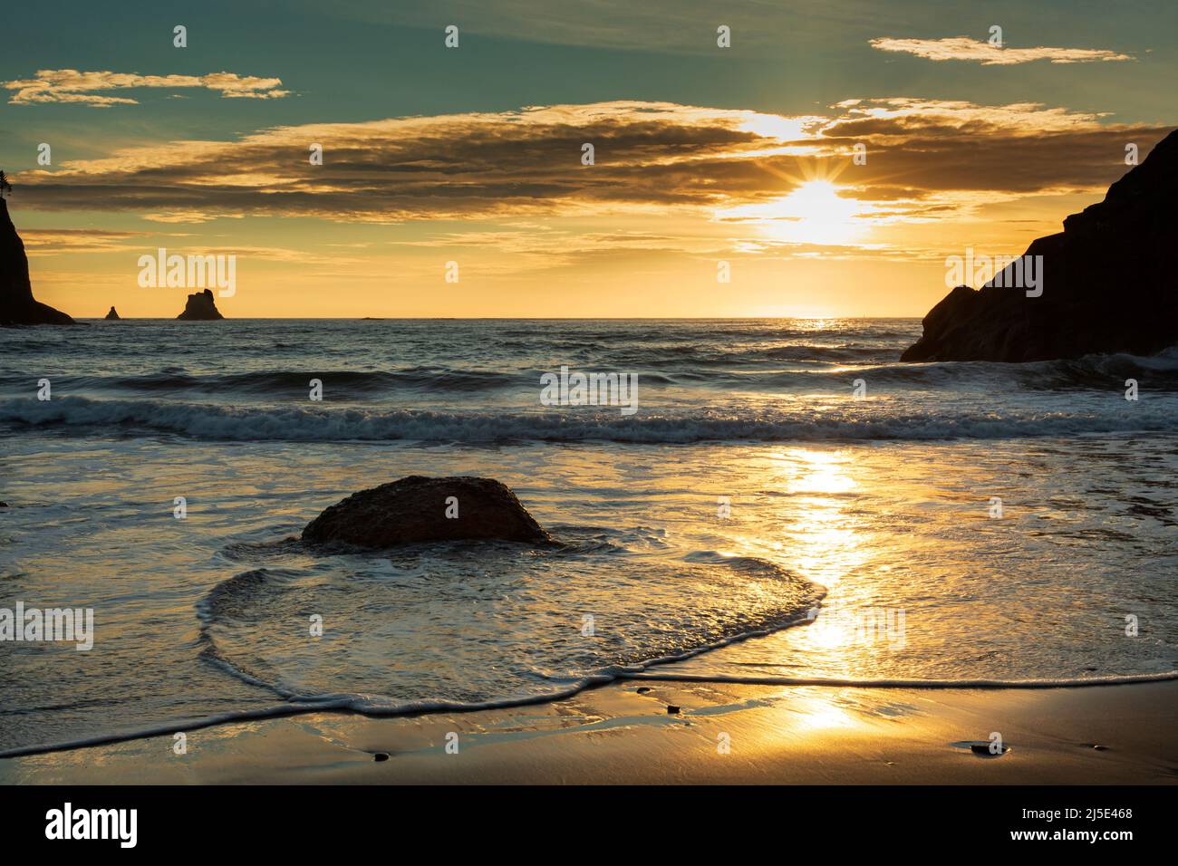 Second beach hike hi-res stock photography and images - Alamy