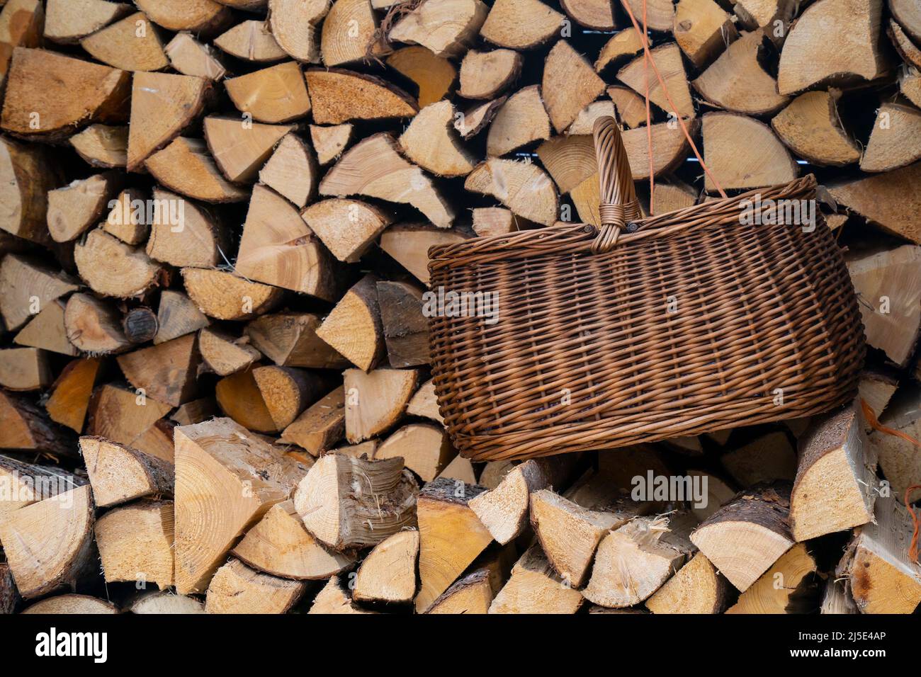 Cleaved wood hi-res stock photography and images - Alamy