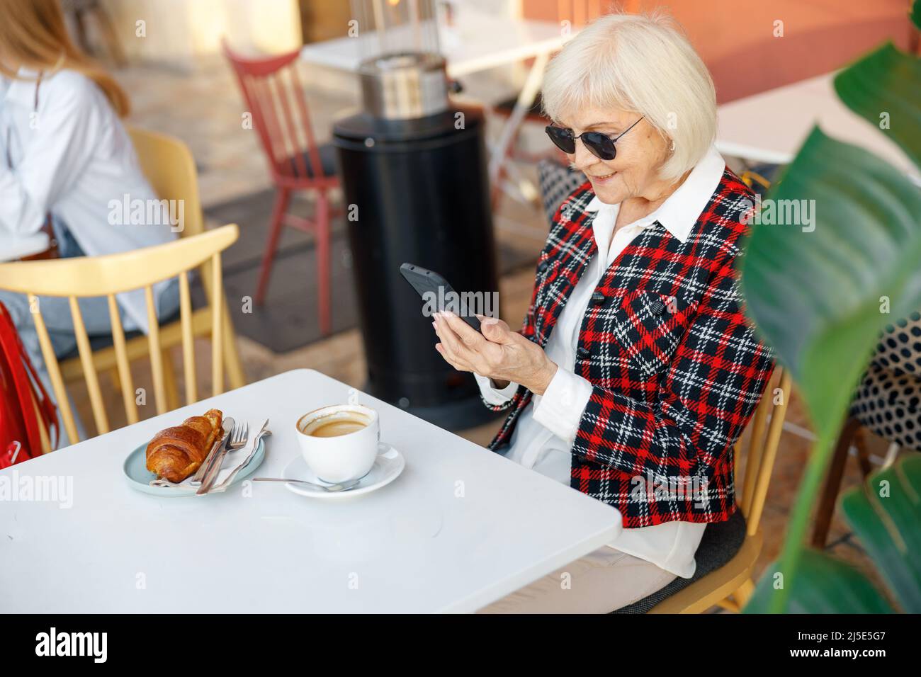 Cafe senior hi-res stock photography and images - Alamy